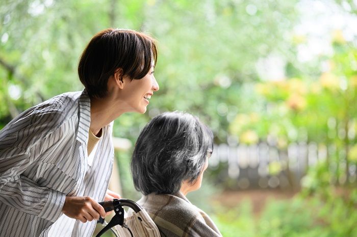認知症との区別が難しい老人性うつ 親が発症したときの対処法を解説｜介護の教科書｜みんなの介護